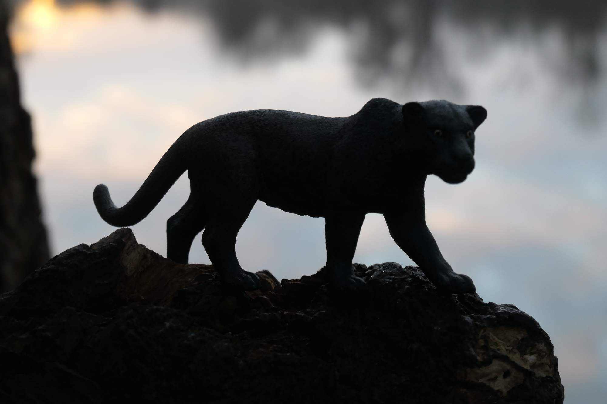 Solve Little Panther Challenge IV jigsaw puzzle online with 294 pieces