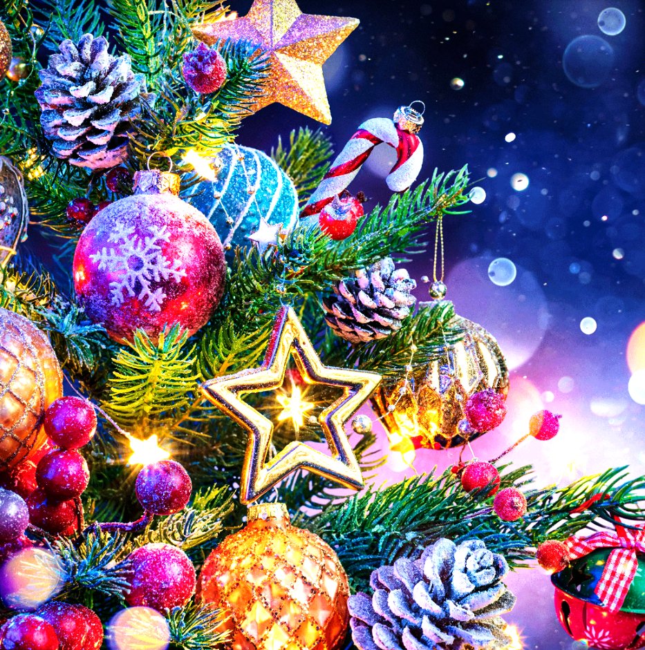 Solve Decorated Christmas Tree jigsaw puzzle online with 144 pieces