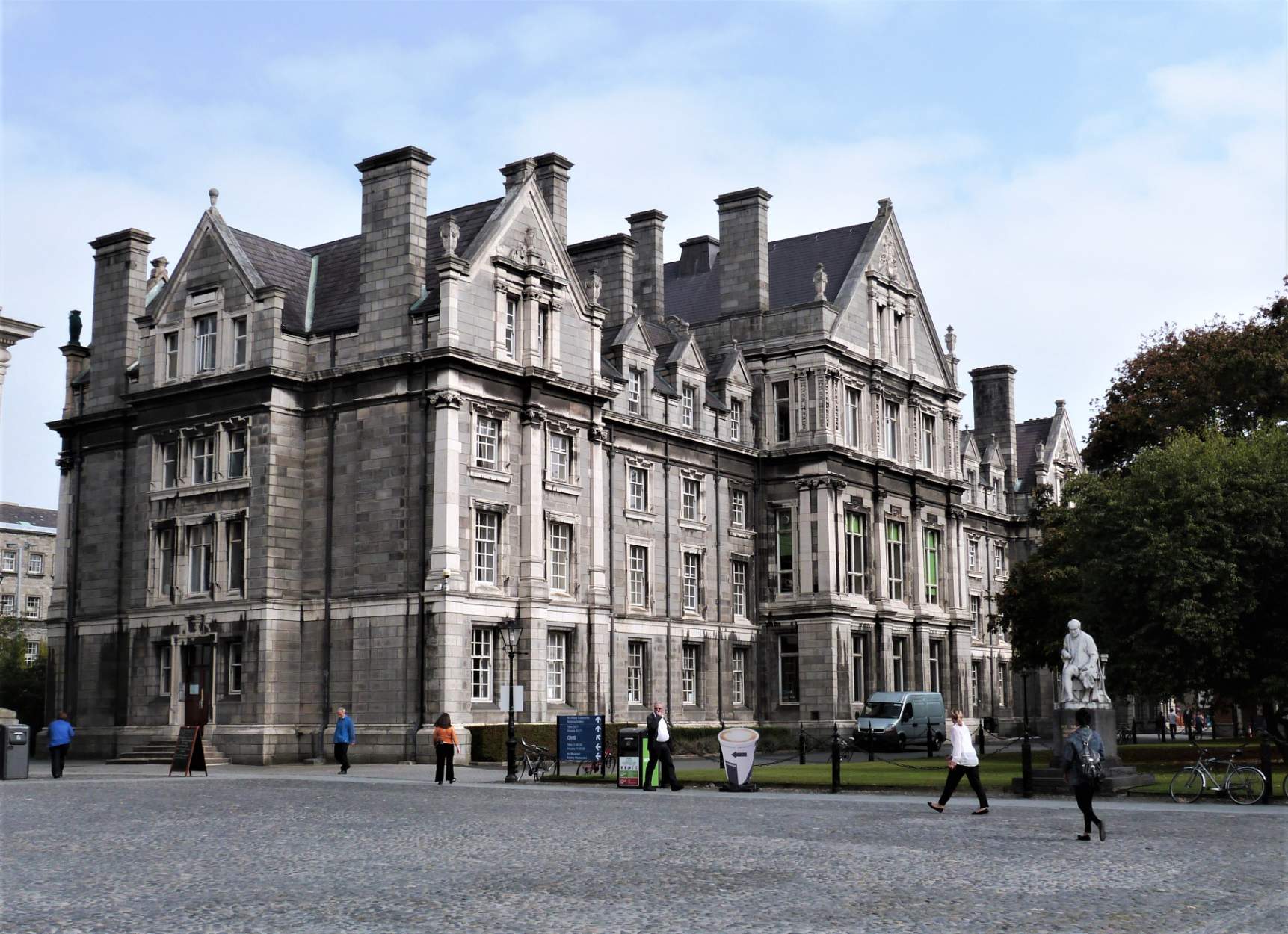 Solve Trinity College, Dublin jigsaw puzzle online with 150 pieces