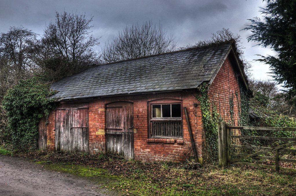 Solve Old Barn, Chard, Somerset, UK jigsaw puzzle online with 96 pieces