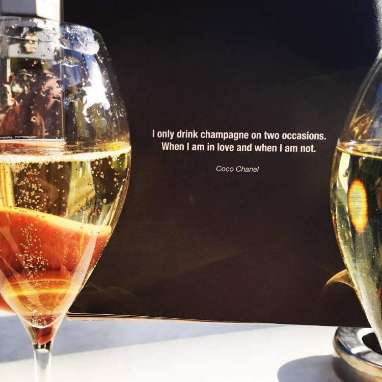 Solve Champagne jigsaw puzzle online with 9 pieces
