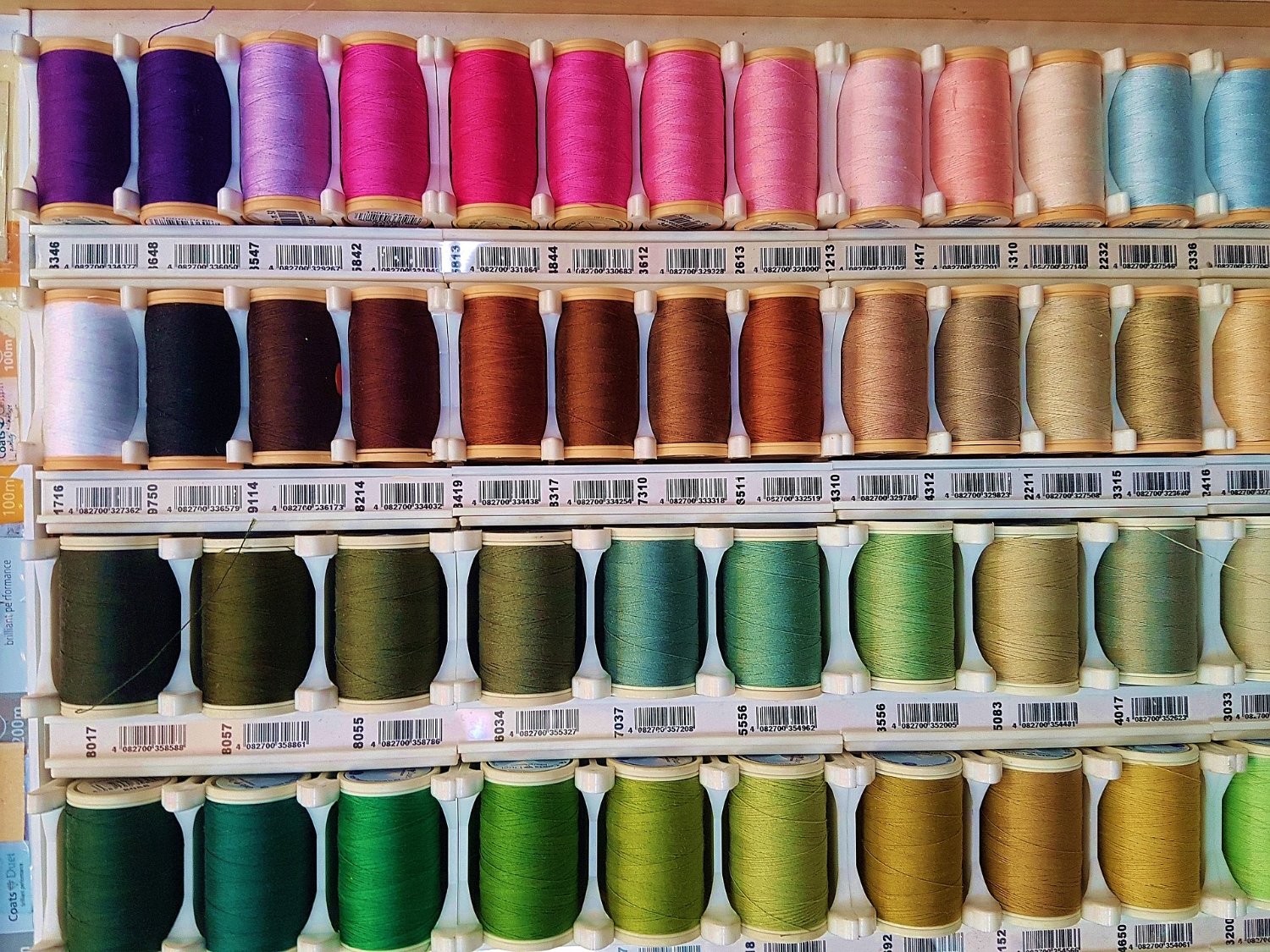 Solve Thread jigsaw puzzle online with 12 pieces