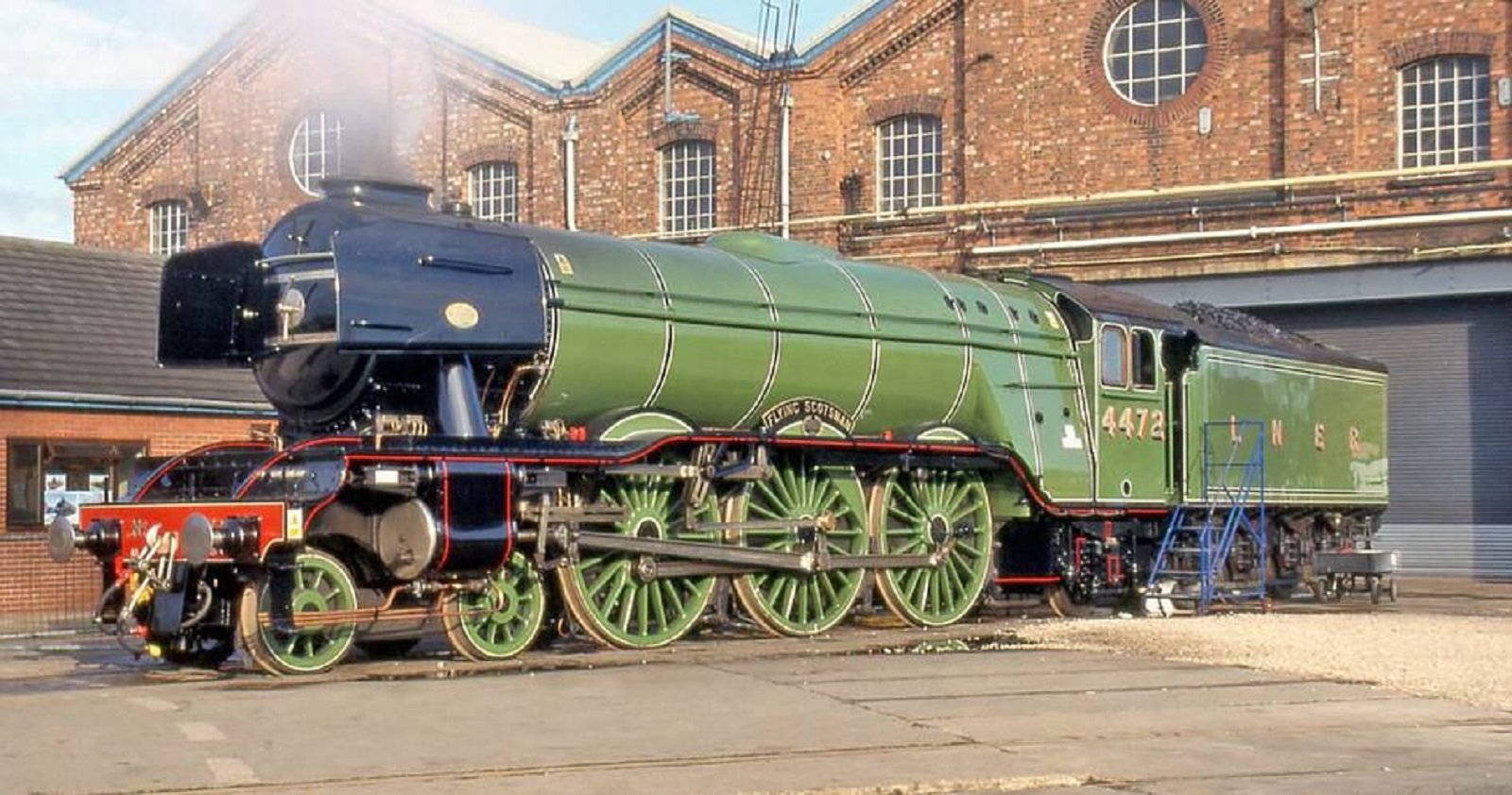 Solve LNER Class A3 4-6-2 4472 Flying Scotsman. jigsaw puzzle online ...
