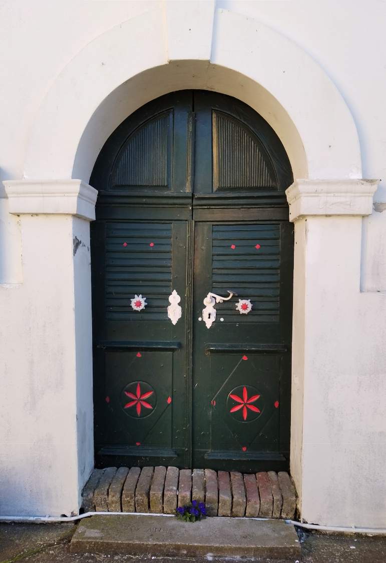 Solve church door jigsaw puzzle online with 40 pieces