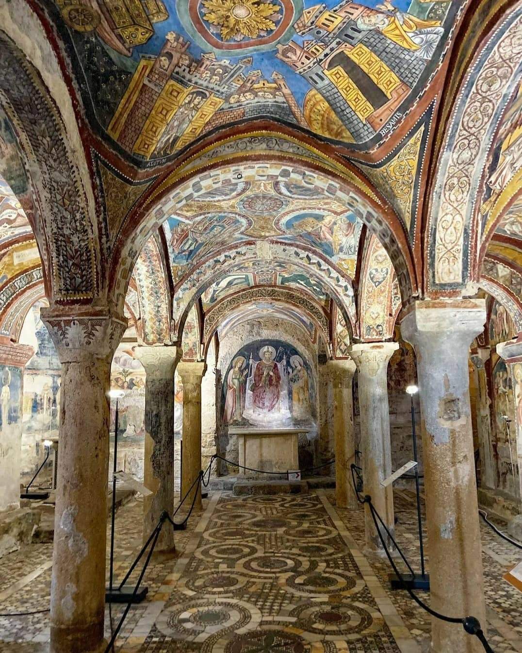 Solve Cripta di San Magno, Cattedrale di Anagni jigsaw puzzle online ...