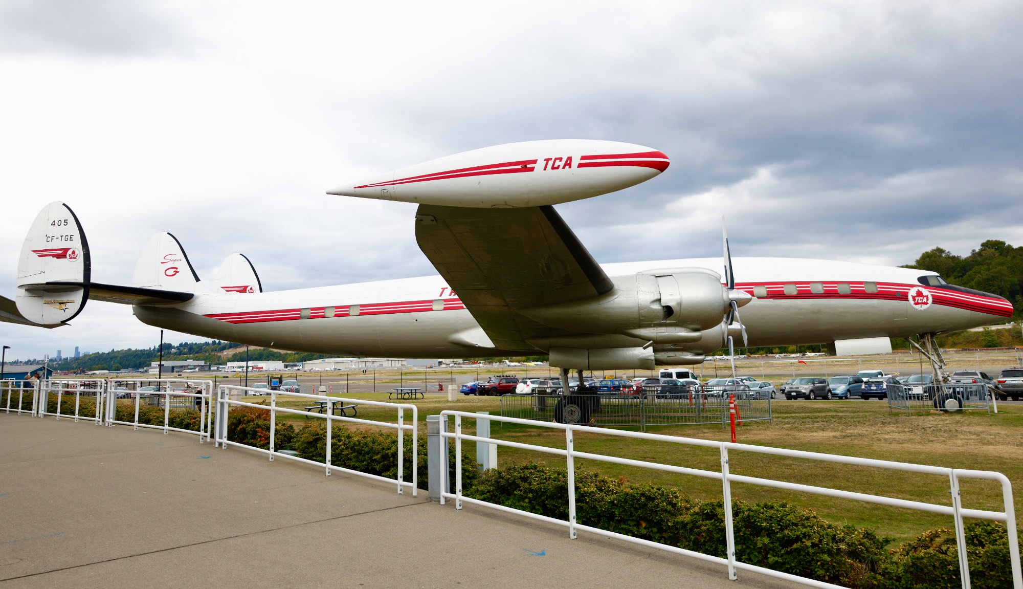 Solve Lockheed Super G Constellation jigsaw puzzle online with 84 pieces