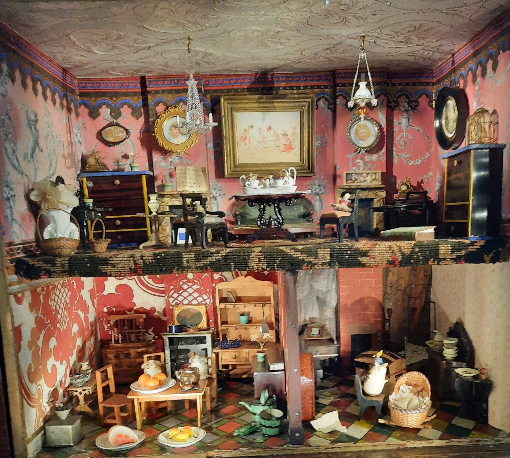 Solve Beatrix potter doll's house. jigsaw puzzle online with 600 pieces