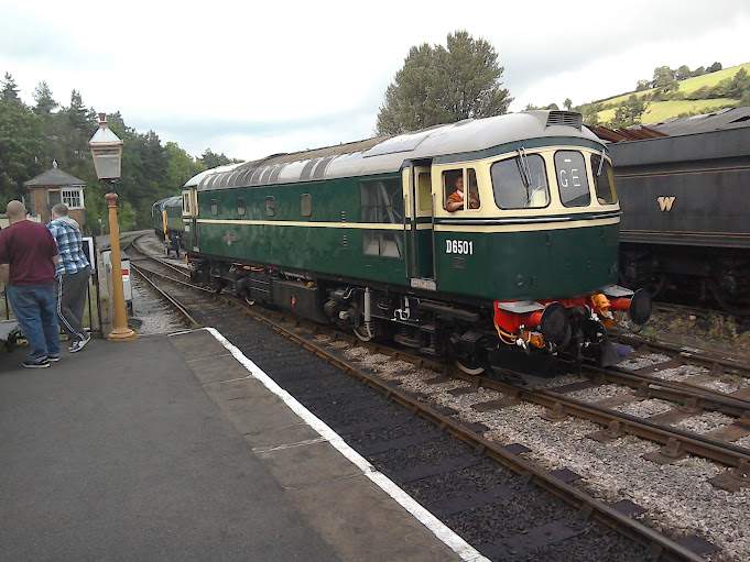 Solve D6051 jigsaw puzzle online with 99 pieces