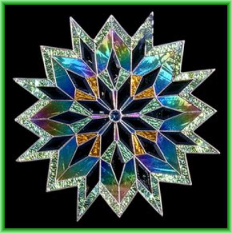 Solve Iridescent flake! jigsaw puzzle online with 9 pieces