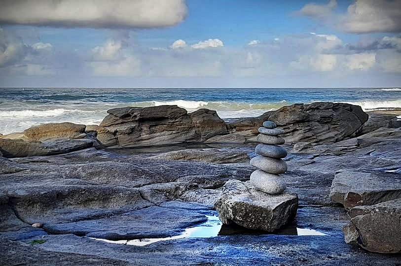 Solve Pebble pile jigsaw puzzle online with 70 pieces