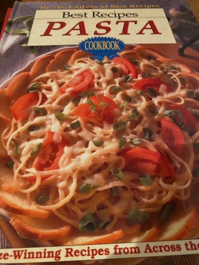 Solve Pasta cookbook jigsaw puzzle online with 20 pieces