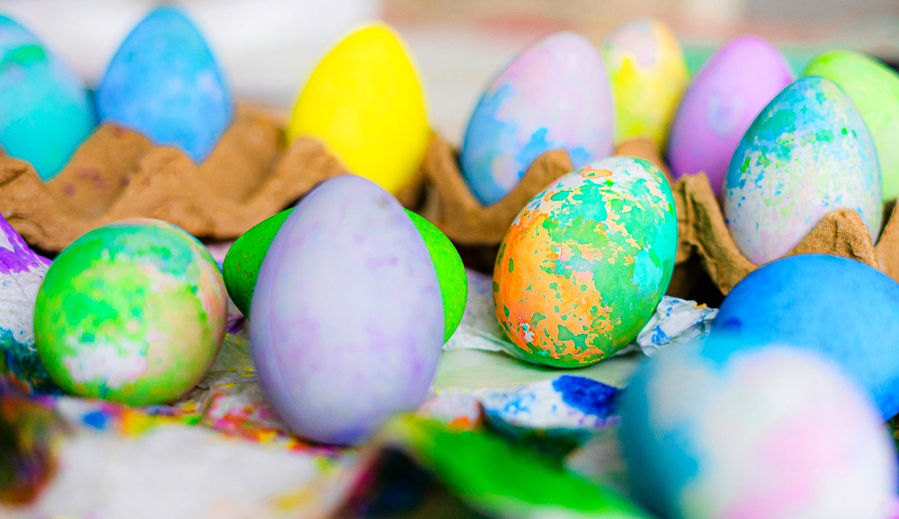 Solve Easter eggs jigsaw puzzle online with 45 pieces