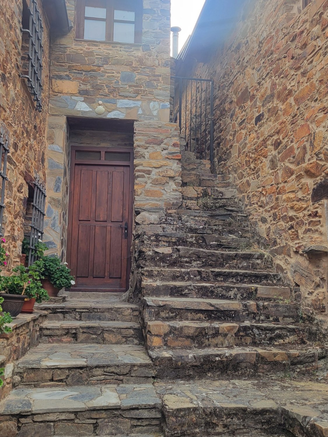 Solve Stone Work jigsaw puzzle online with 88 pieces