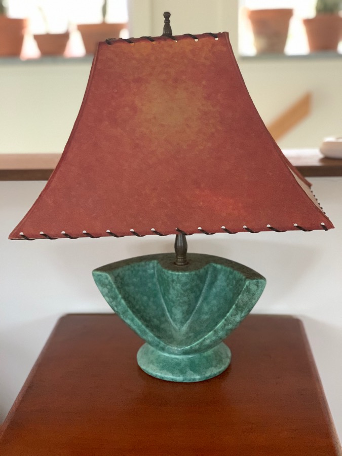 Solve Vintage lamp jigsaw puzzle online with 30 pieces