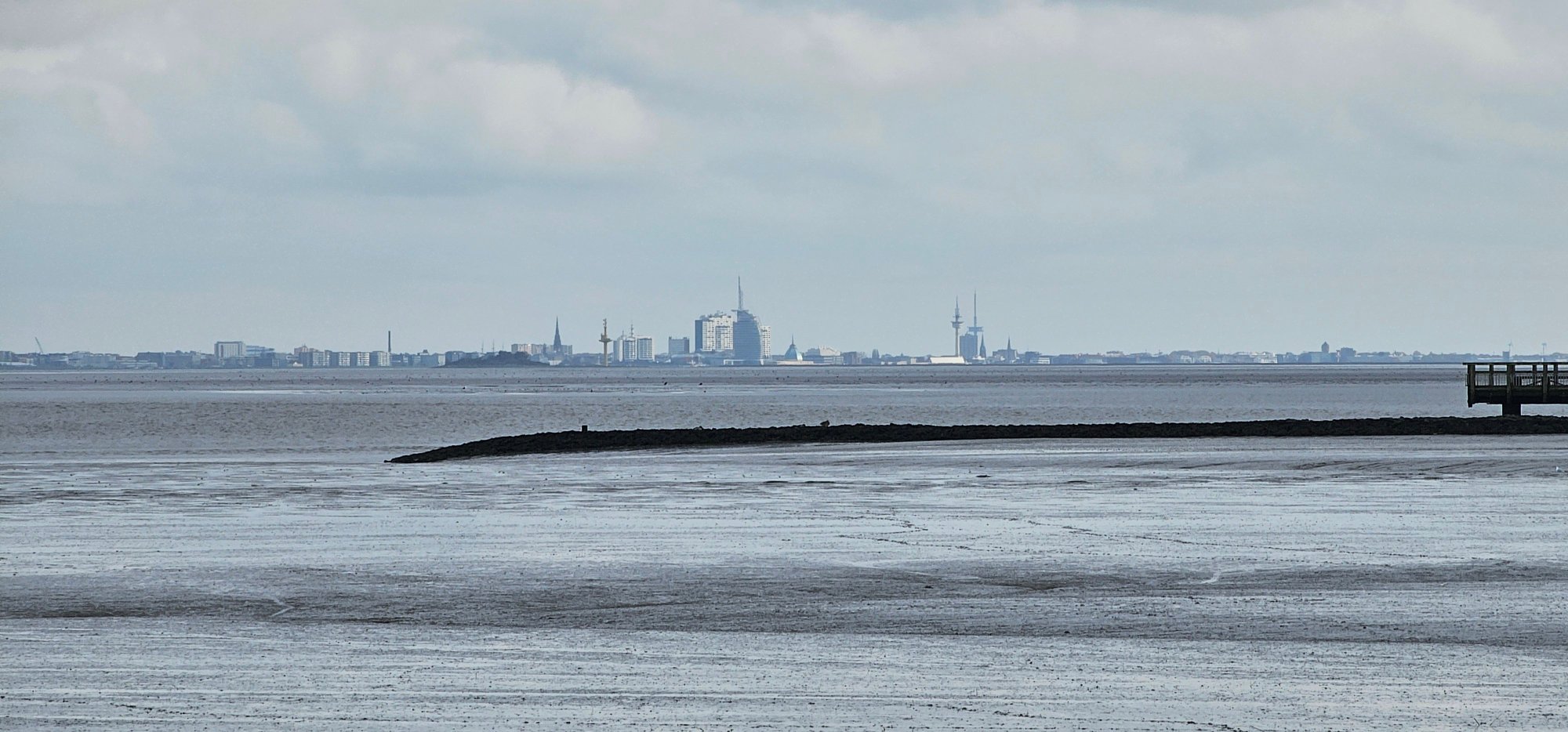 Solve Blick über die Wesermündung auf Bremerhaven jigsaw puzzle online ...