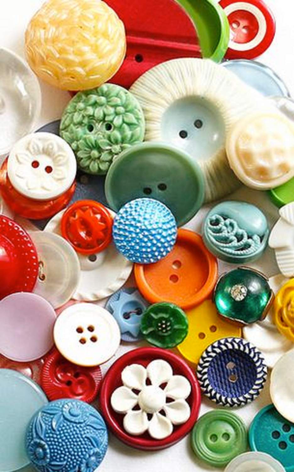 Solve beautiful buttons jigsaw puzzle online with 294 pieces