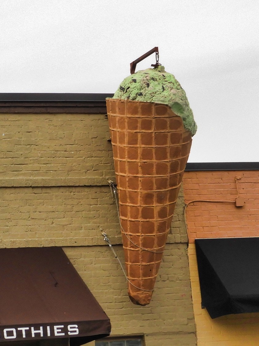 Solve Giant ice cream cone jigsaw puzzle online with 20 pieces