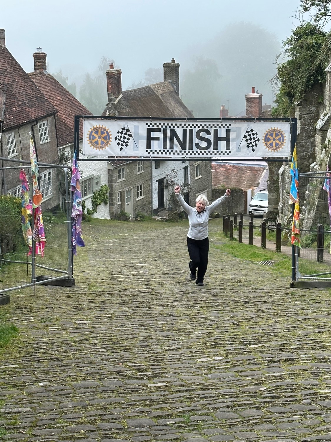 Solve Crossing the line jigsaw puzzle online with 300 pieces