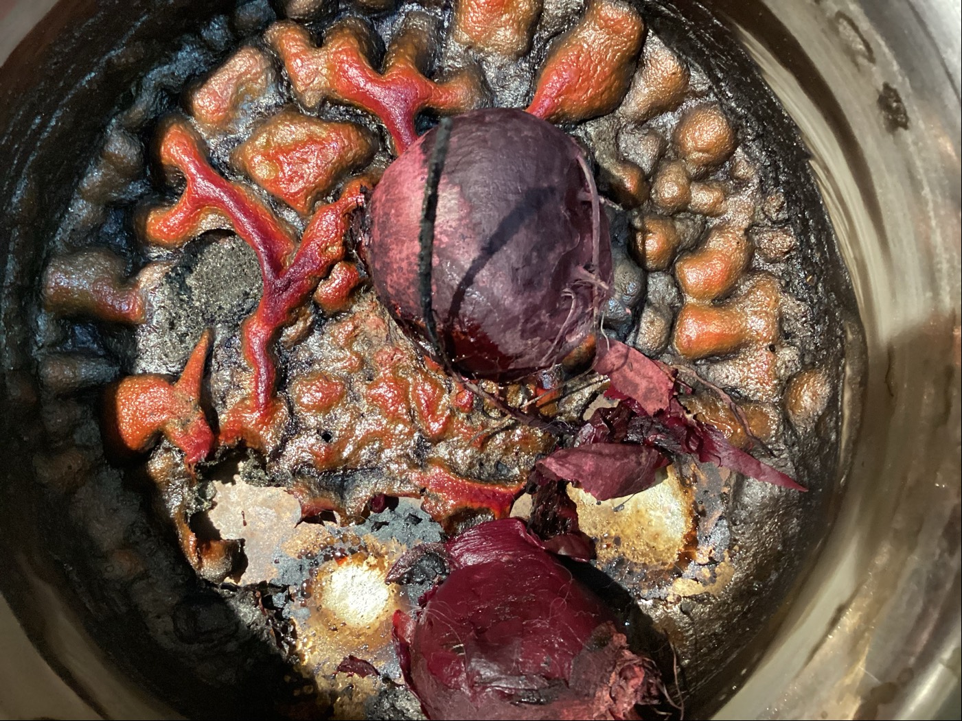 Solve Pot boiled dry, with beets jigsaw puzzle online with 154 pieces