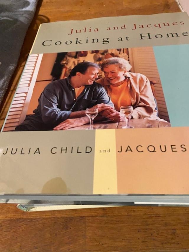 Solve Cooking at home jigsaw puzzle online with 20 pieces