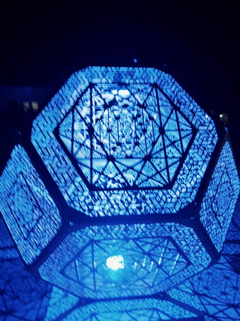 Solve THE NATURE OF LIGHT jigsaw puzzle online with 48 pieces