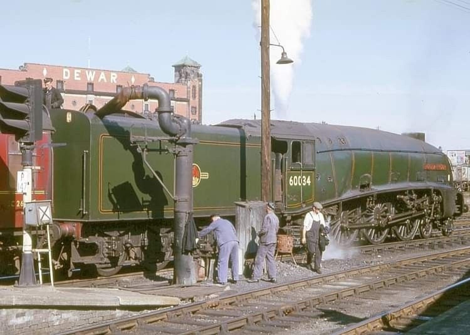 Solve LNER Class A4 4-6-2 60034 Lord Faringdon. jigsaw puzzle online ...