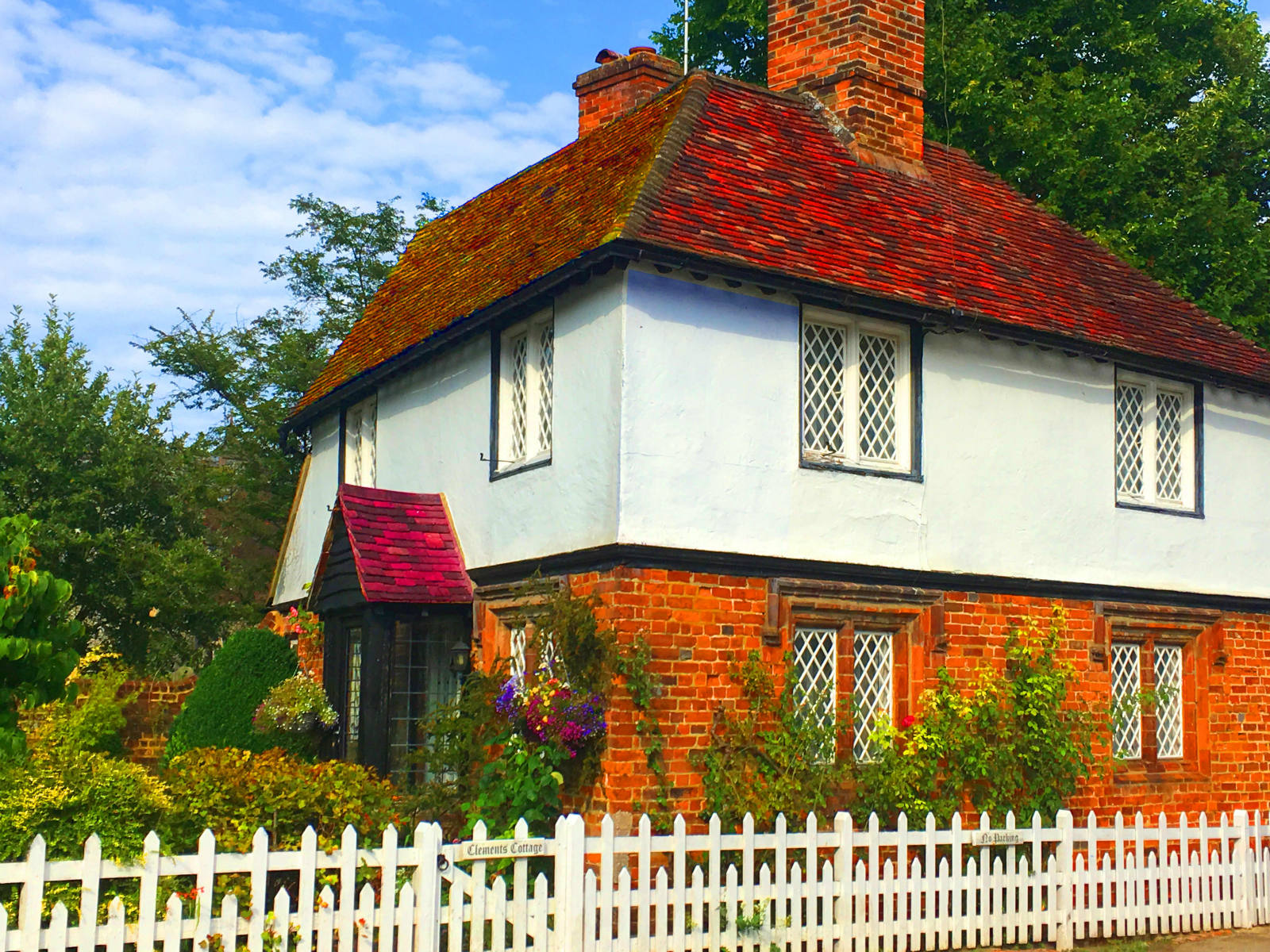 Solve Charming Chocolate-Box Cottage, Kent UK jigsaw puzzle online with ...