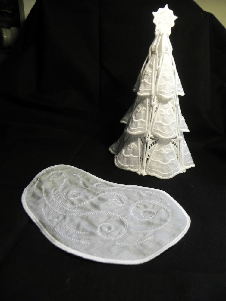 Solve Tree and skating pond jigsaw puzzle online with 80 pieces