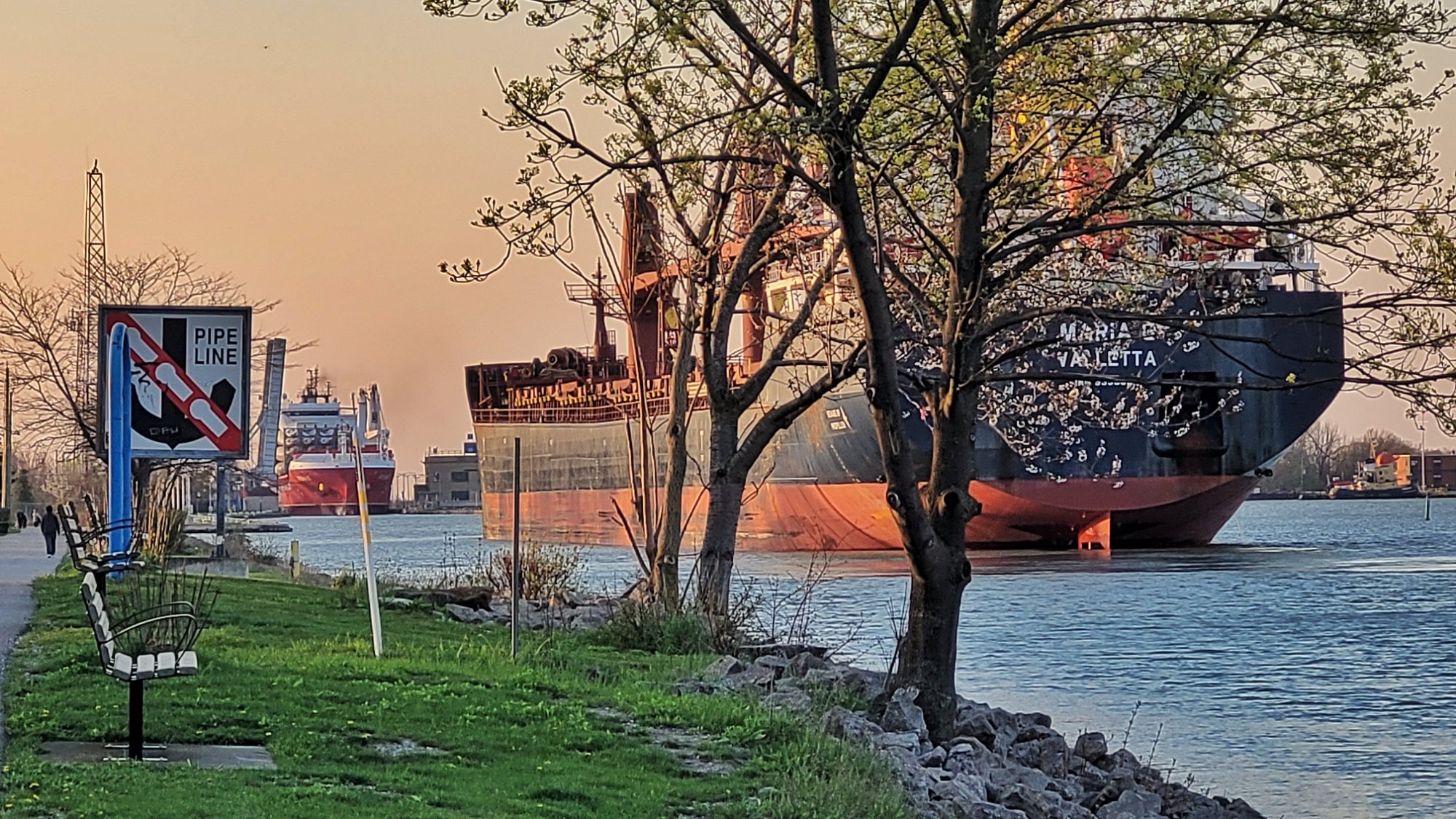 Solve Lock 1. jigsaw puzzle online with 104 pieces