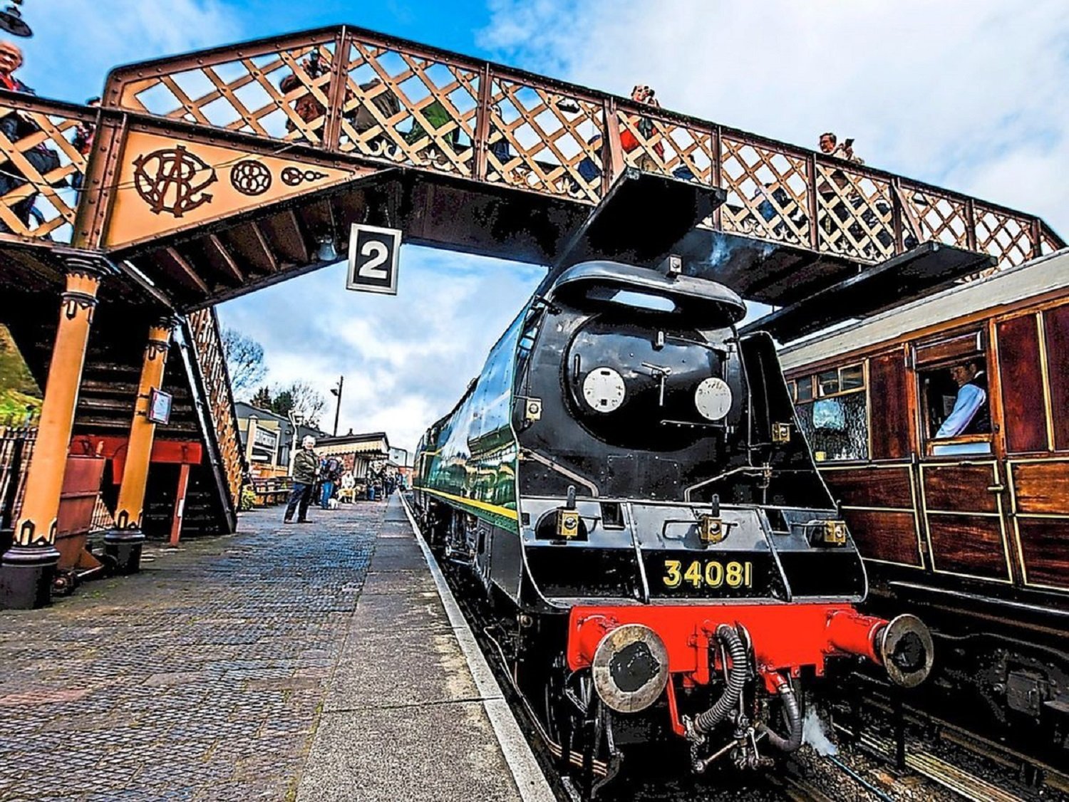 Solve SR Battle of Britain Class 4-6-2 34081 92 Squadron at Bridgnorth ...