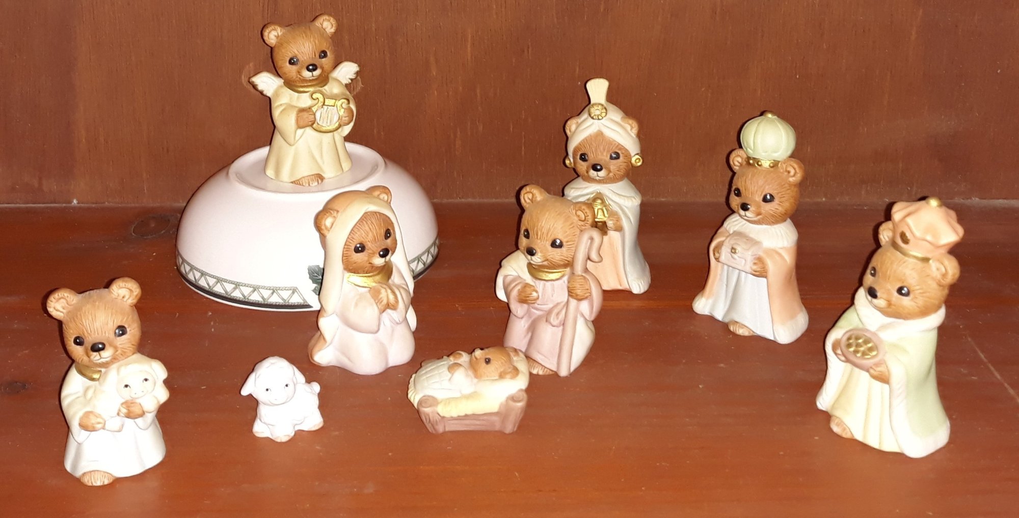 Solve Teddy Bear Creche jigsaw puzzle online with 120 pieces