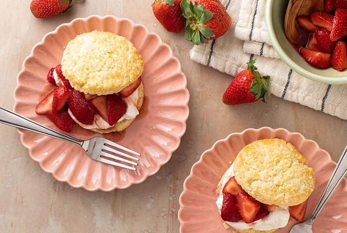 Solve strawberry.........biscuit ?? jigsaw puzzle online with 88 pieces