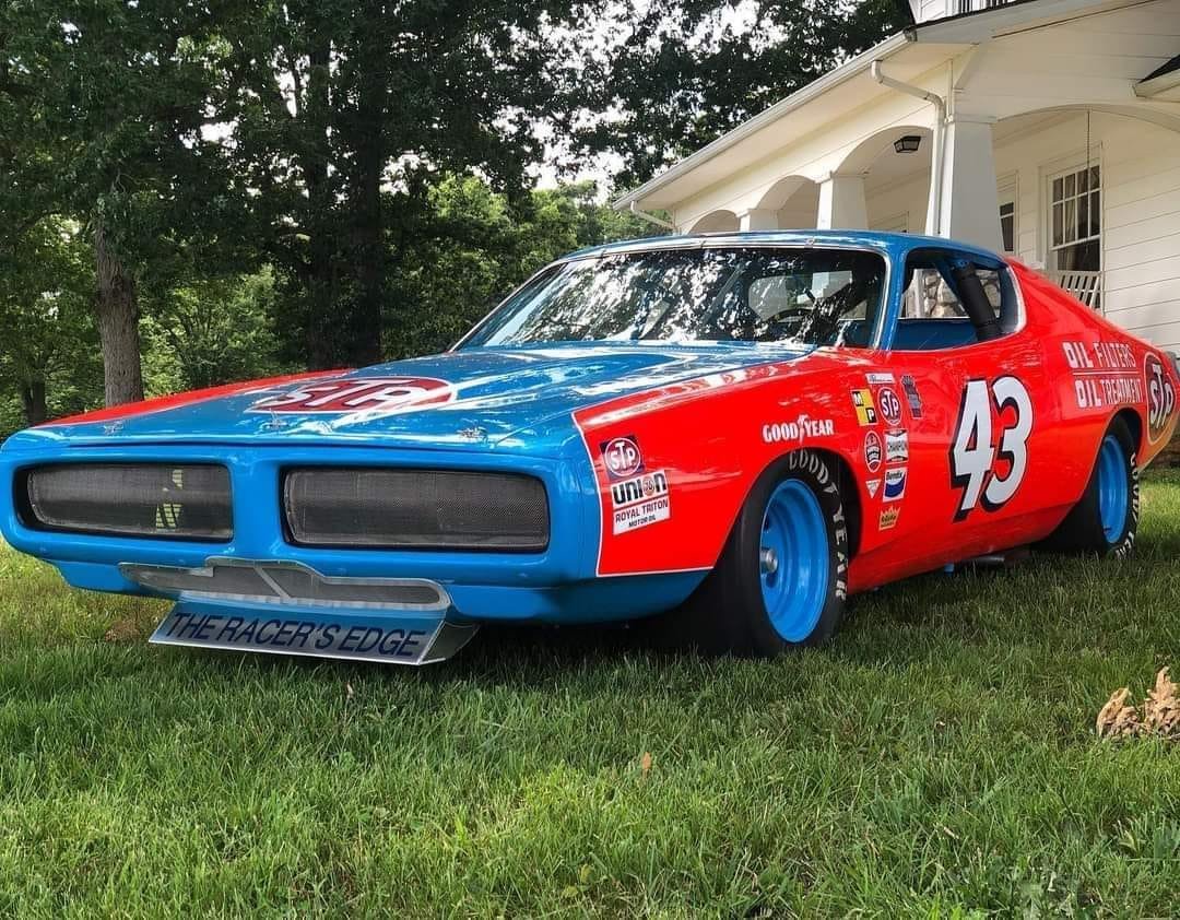 Solve Richard Petty's 1972 Dodge Charger jigsaw puzzle online with 154 ...