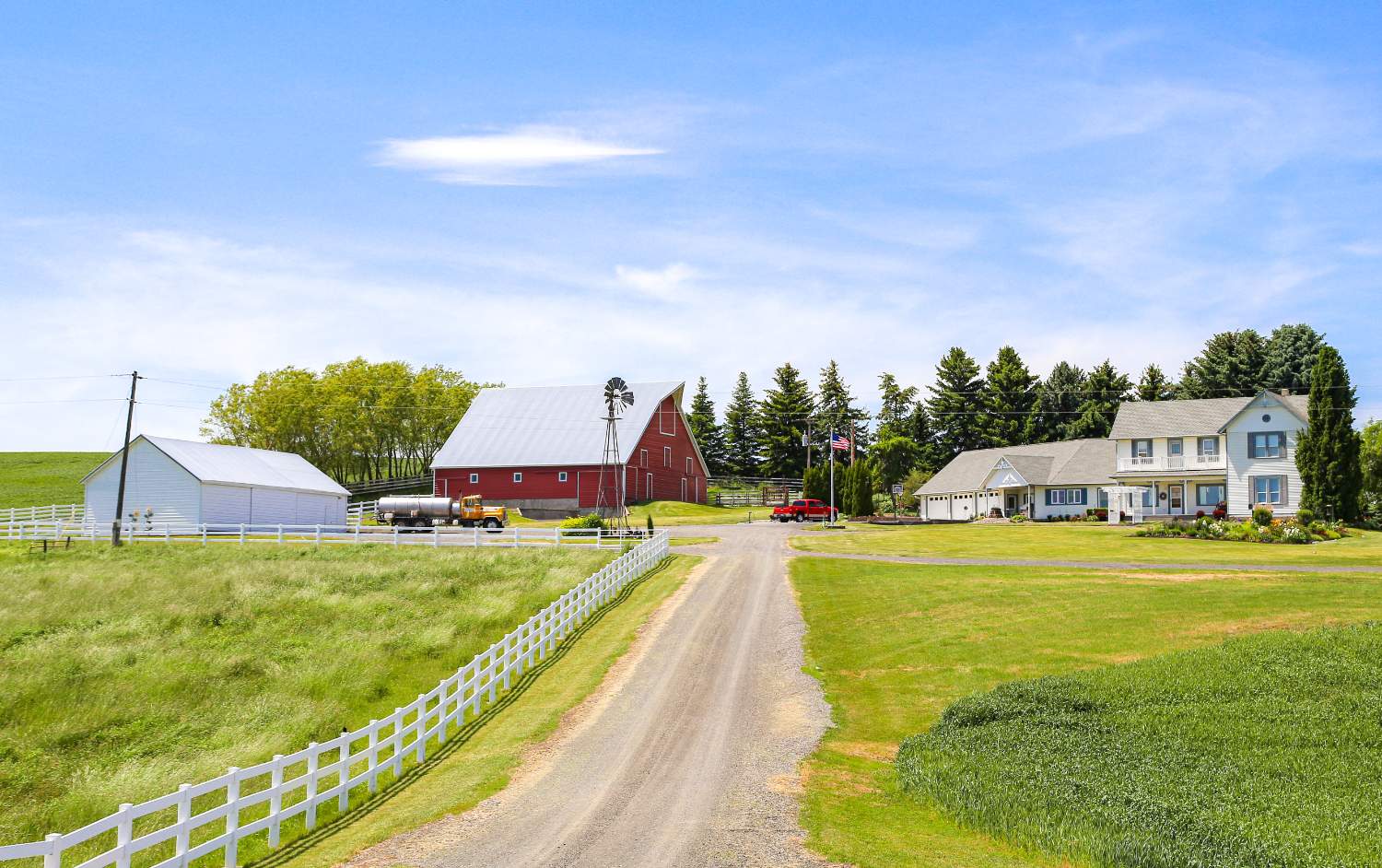Solve TYPICAL WASHINGTON FARM jigsaw puzzle online with 96 pieces
