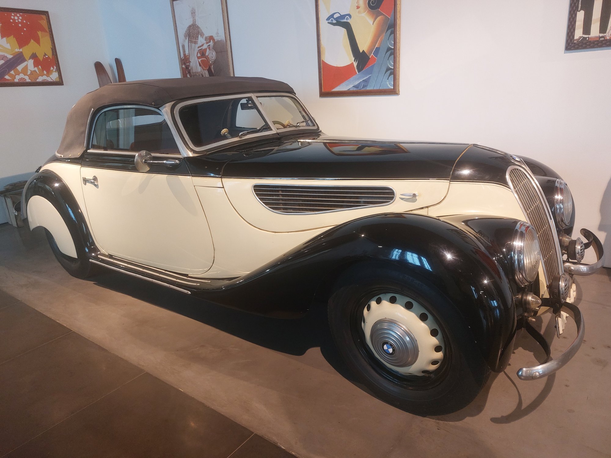 Solve 1930s BMW jigsaw puzzle online with 266 pieces