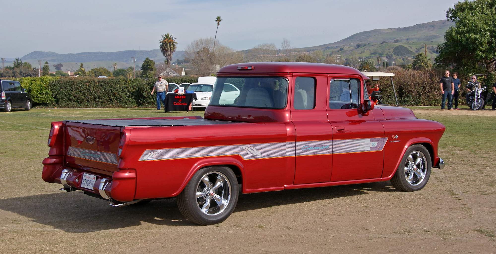 Solve Custom Chevy Pickup jigsaw puzzle online with 153 pieces