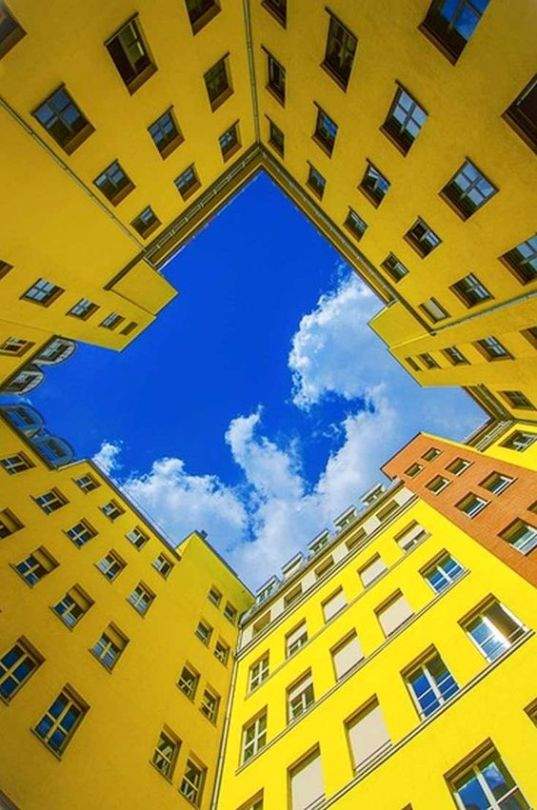 Solve blue sky jigsaw puzzle online with 54 pieces