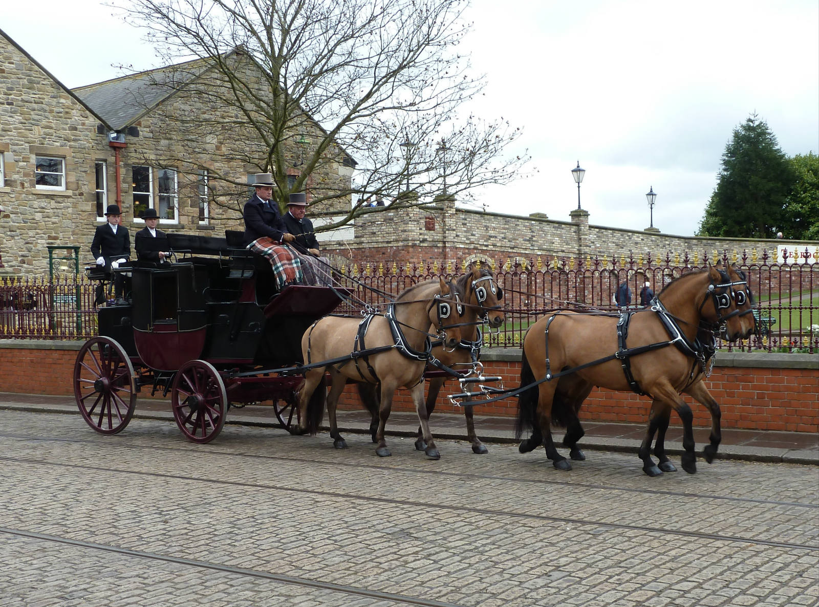 Solve The Arrival of the Stagecoach jigsaw puzzle online with 300 pieces
