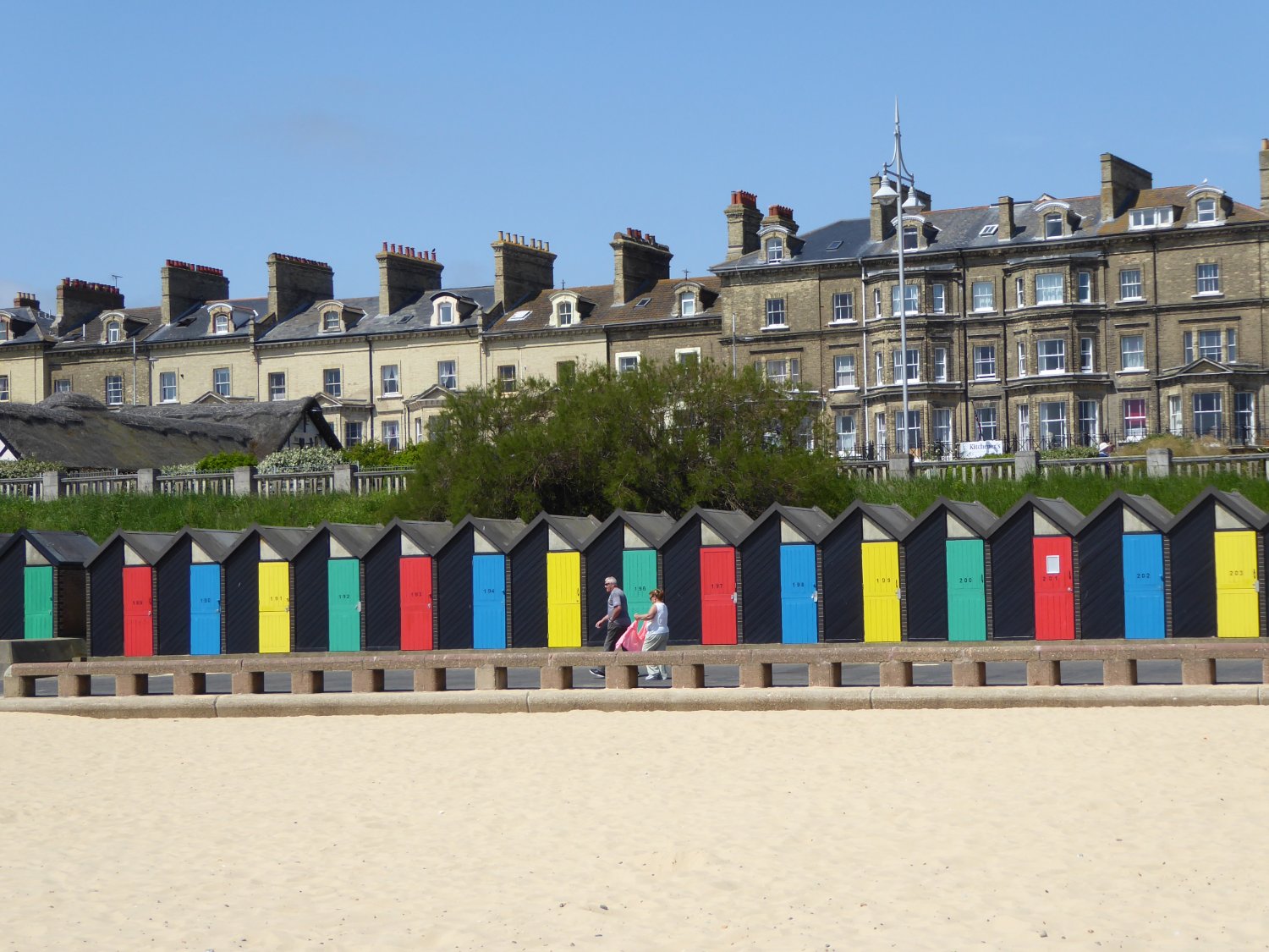 Solve Colourful Beach Huts! jigsaw puzzle online with 35 pieces