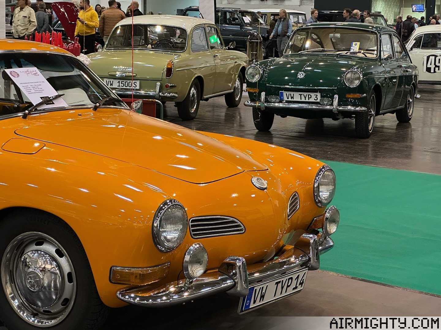 Solve VW - Karman Ghia jigsaw puzzle online with 192 pieces