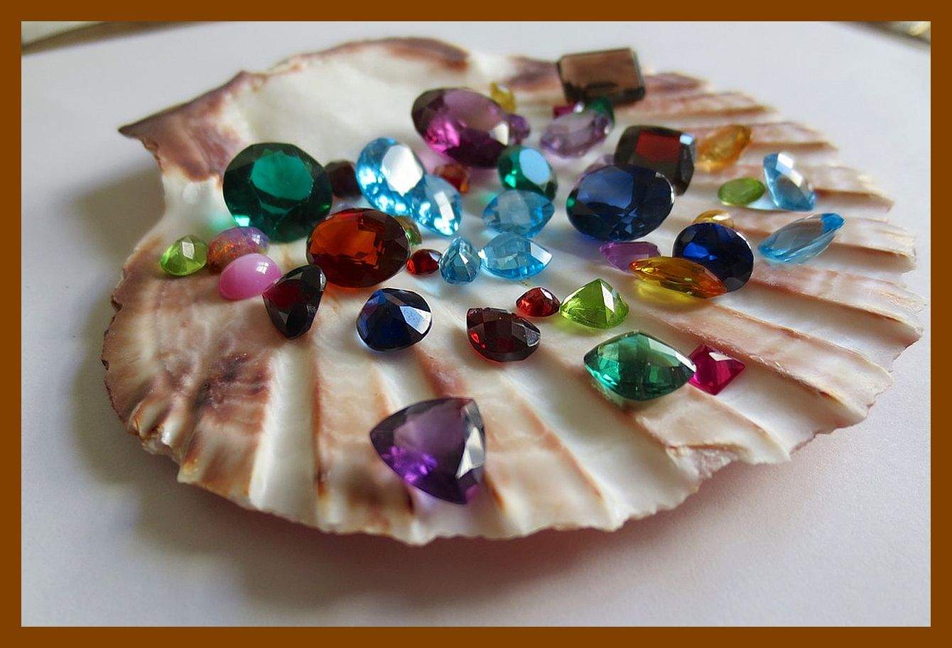 Solve Can you ID these gems? jigsaw puzzle online with 70 pieces