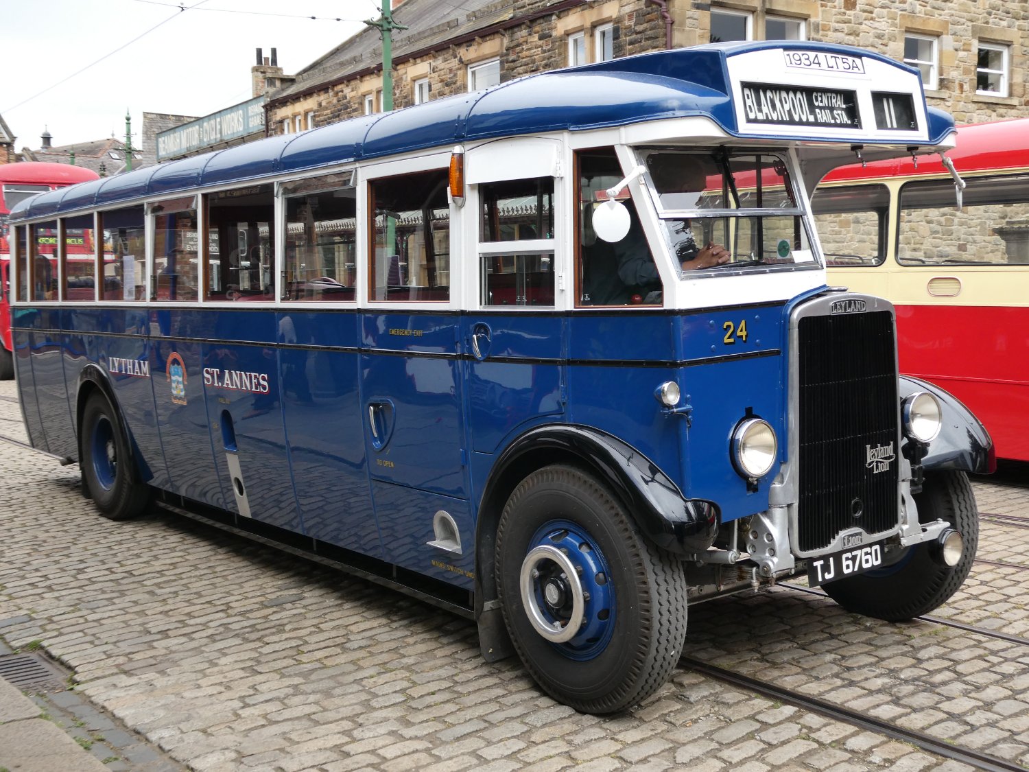 Solve 1934 Leyland Lion Bus jigsaw puzzle online with 35 pieces