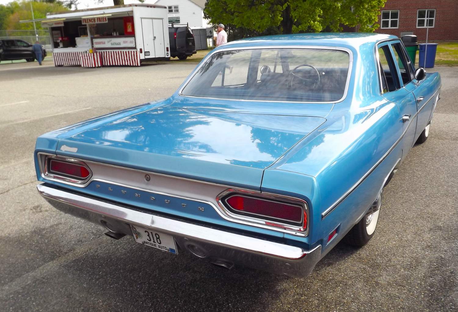 Solve 1970 Plymouth Satellite jigsaw puzzle online with 70 pieces