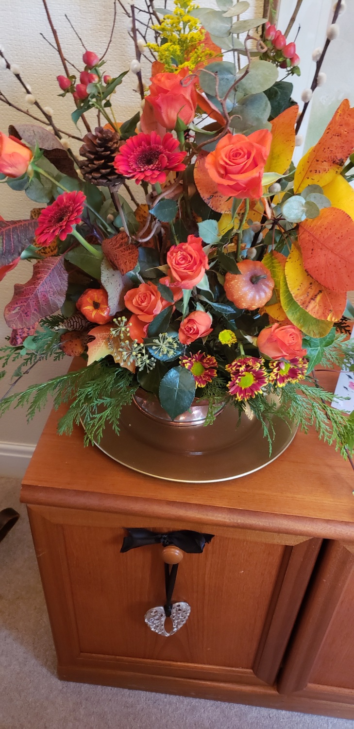 Solve Floral Display jigsaw puzzle online with 32 pieces
