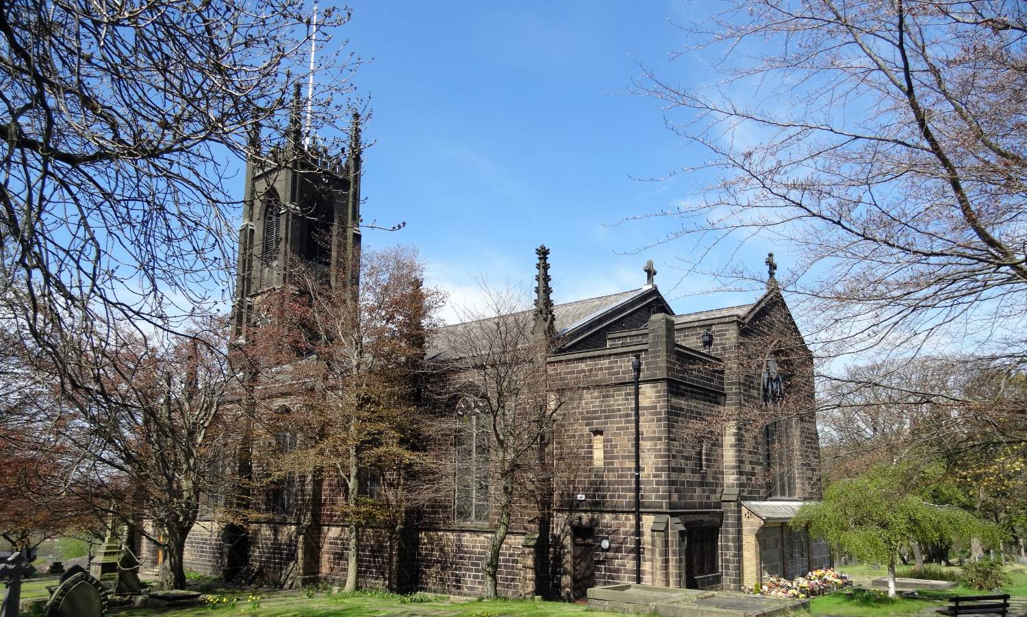 Solve Holy Trinity Horwich (5) jigsaw puzzle online with 40 pieces