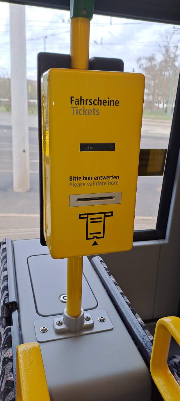 Solve Entwerter jigsaw puzzle online with 55 pieces