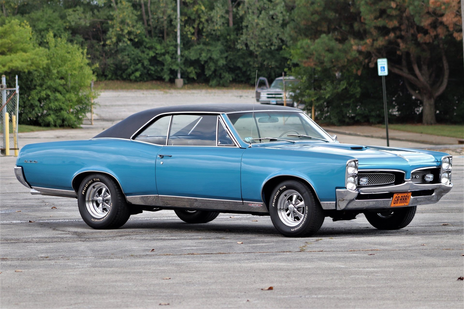 Solve 1967 Pontiac GTO jigsaw puzzle online with 126 pieces