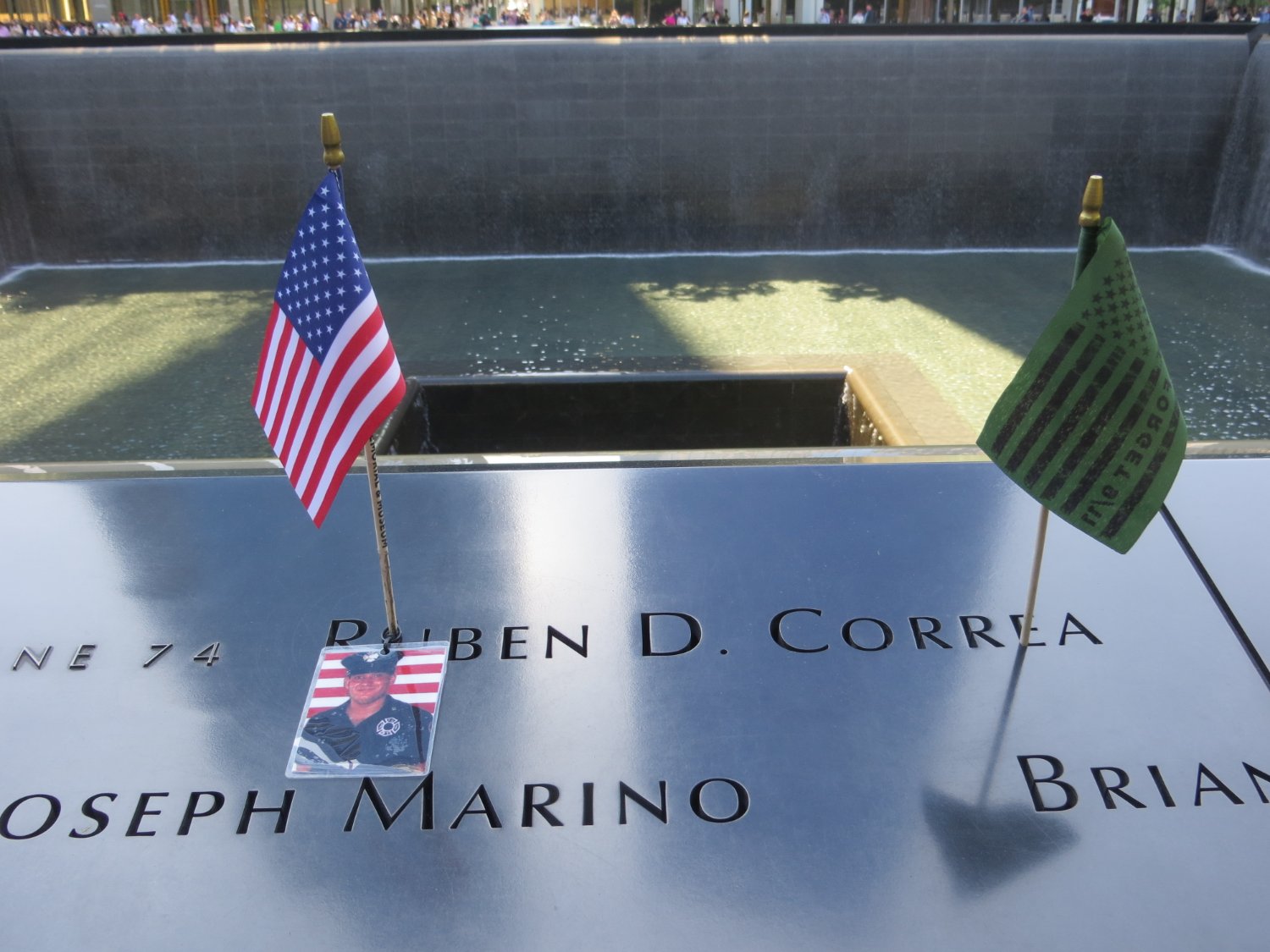 Jigsaw Puzzle | Memorial pools | 12 pieces | Jigidi