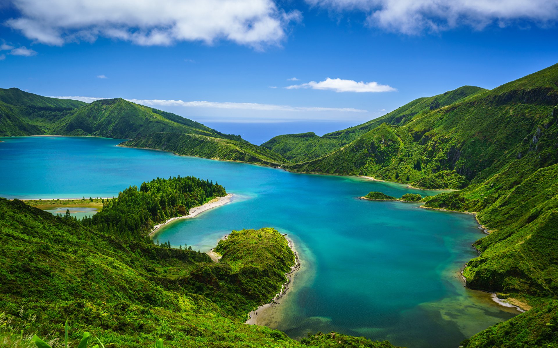 Solve Portugal_Azores_Lagoa_do_Fogo jigsaw puzzle online with 160 pieces