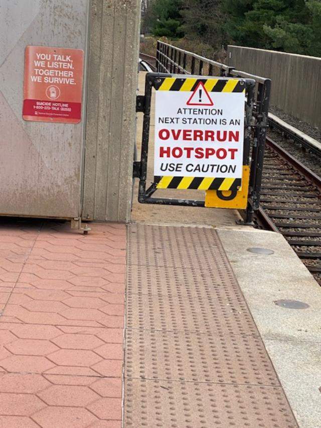 Solve A warning jigsaw puzzle online with 20 pieces